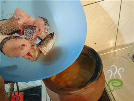 Man Satti Chettinad Viral Kuzhambhu Recipe - pachakam.com