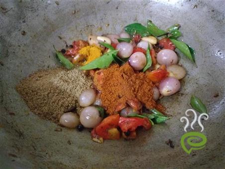 Man Satti Chettinad Viral Kuzhambhu Recipe - pachakam.com