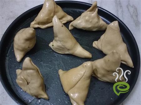 Baked Mushroom Samosa Recipe - pachakam.com