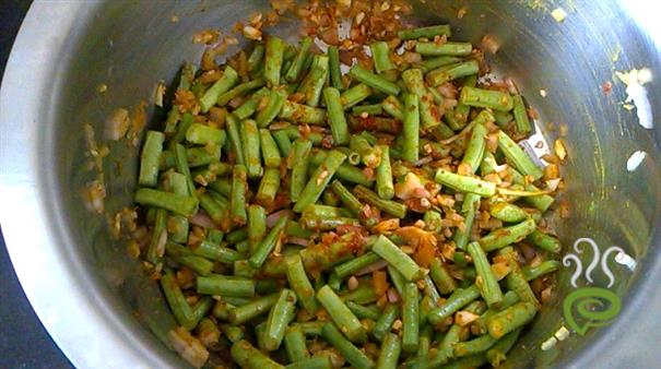 Sri Lankan Snake Bean Curry Recipe - pachakam.com
