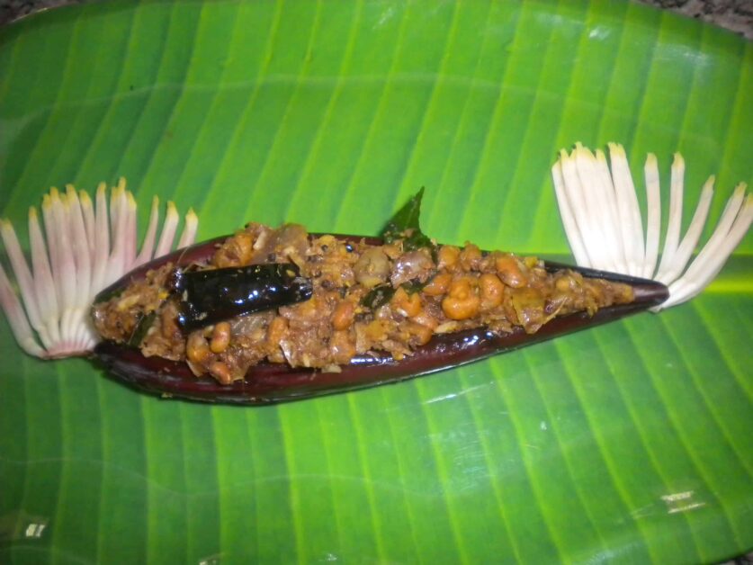 Vanpayar Vazhaipoo Thoran Recipe - pachakam.com