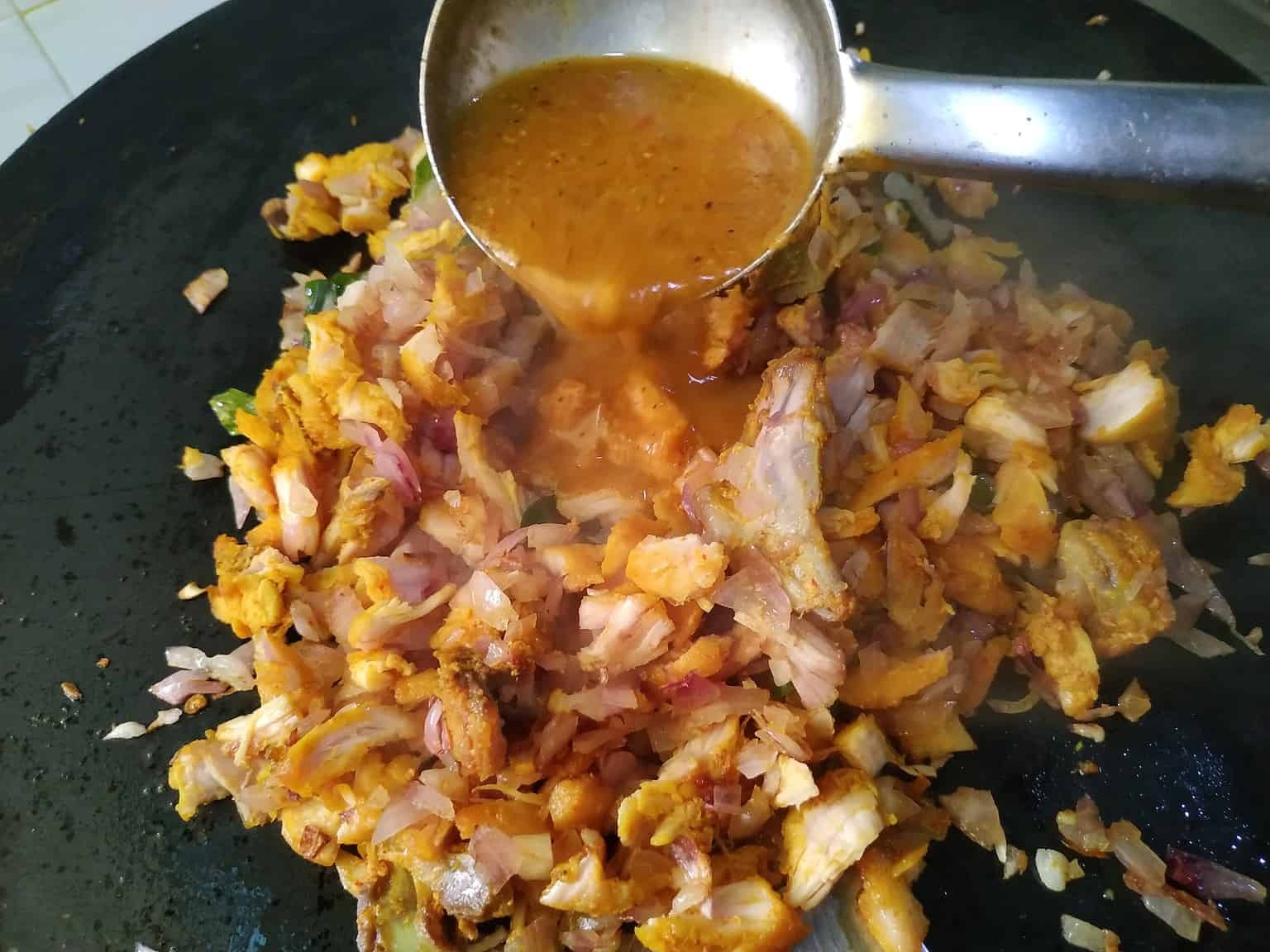 Pichi Potta Kozhi | Shredded Chicken Fry with Video