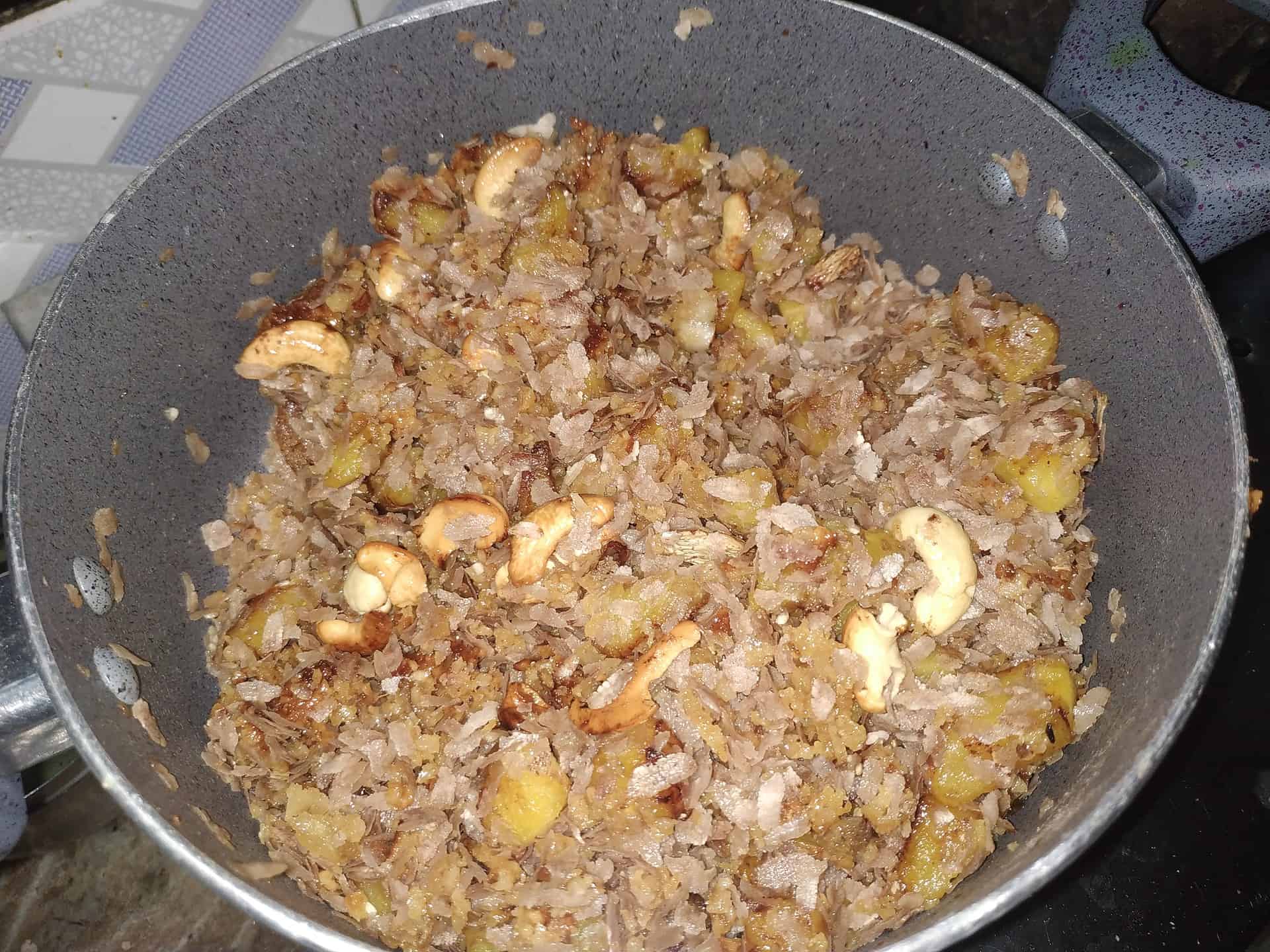 Aval Ethapazham Varattiyathu | Beaten Brown Rice Flakes And Ripe ...