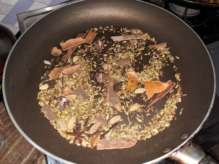 Malabar Garam Masala Powder | Indian Spice Mix Recipe - pachakam.com