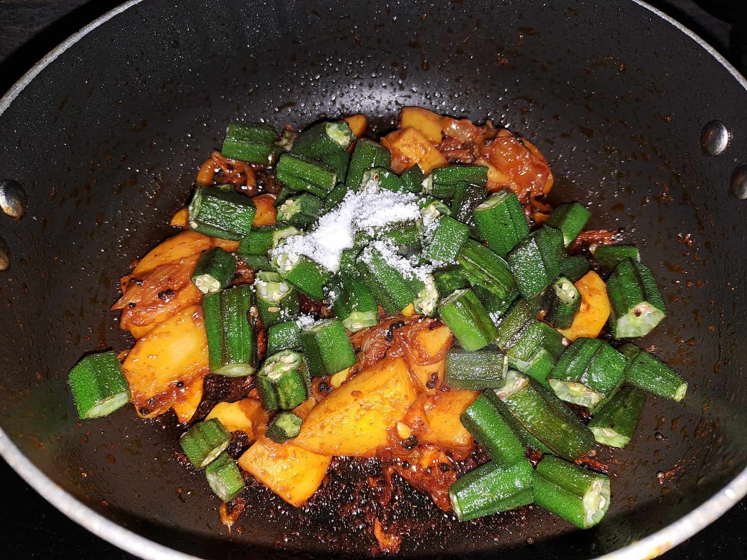 Aloo Bhindi Fry Recipe - pachakam.com