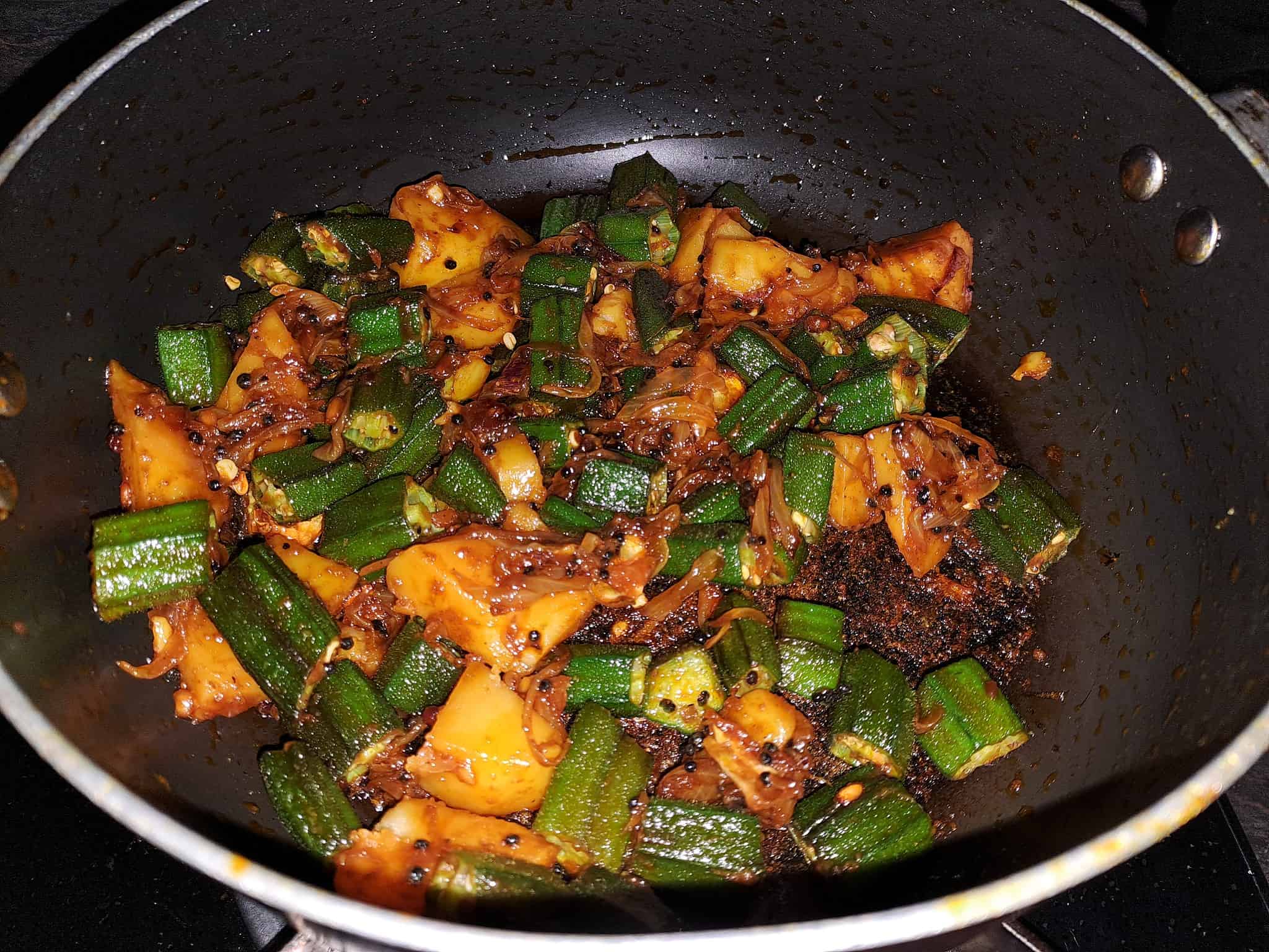 Aloo Bhindi Fry Recipe - pachakam.com